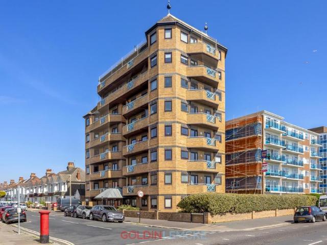 3 bedroom flat for sale