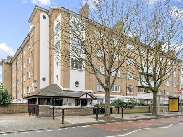 3 bedroom flat for sale