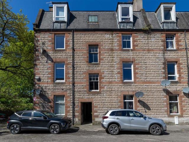 3 bedroom flat for sale