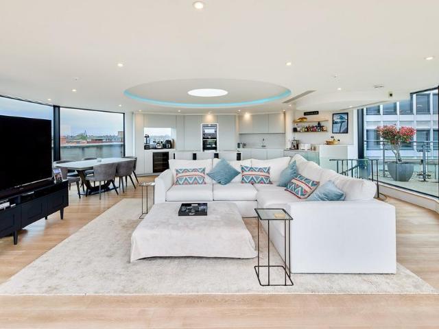 3 bedroom flat for sale