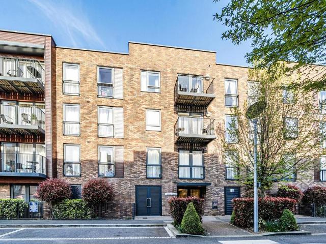 3 bedroom flat for sale