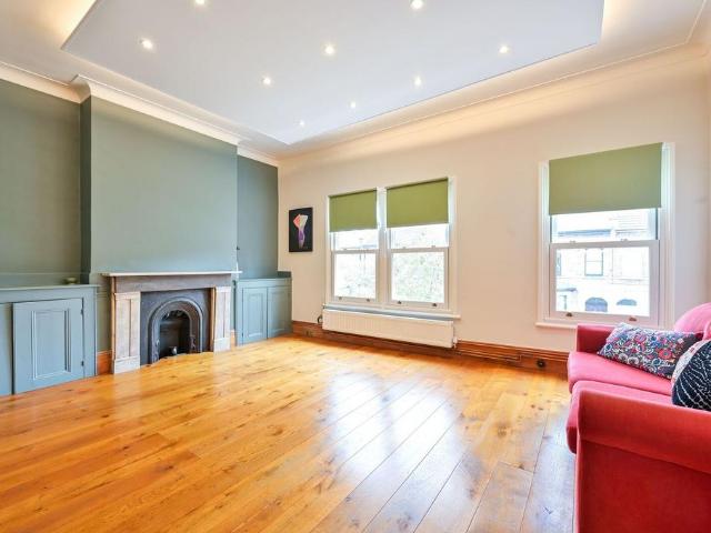 3 bedroom flat for sale