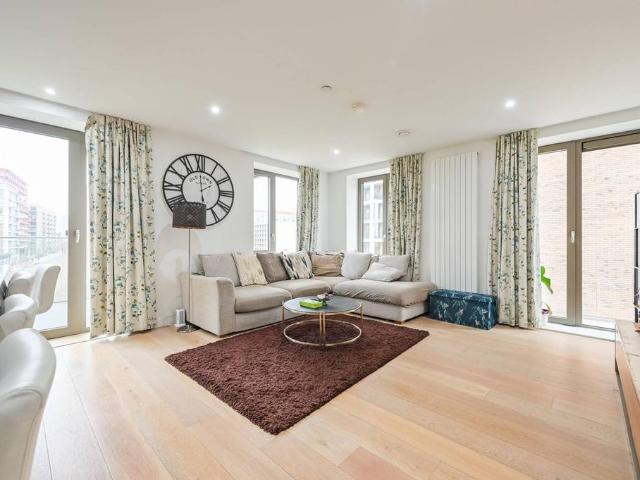 3 bedroom flat for sale