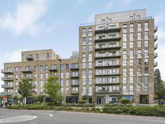 3 bedroom flat for sale