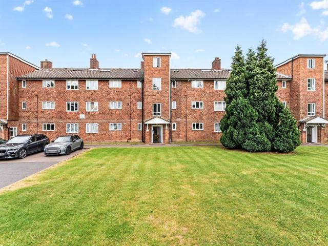 3 bedroom flat for sale