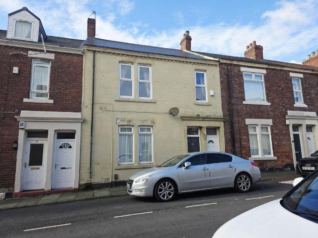 3 bedroom flat for sale