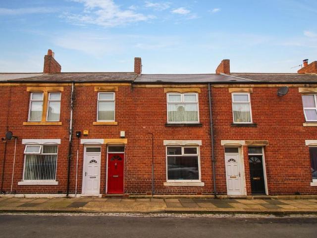 3 bedroom flat for sale