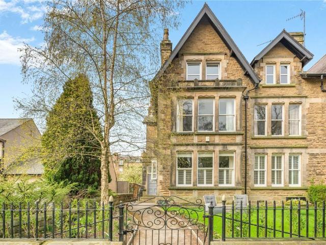 3 bedroom flat for sale