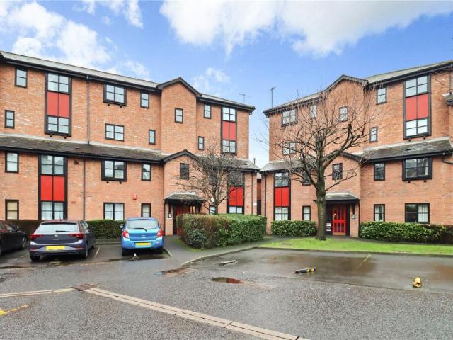 3 bedroom flat for sale