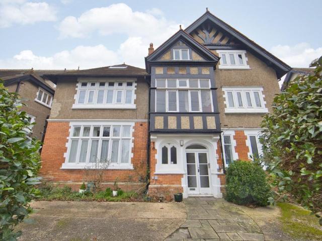 3 bedroom flat for sale