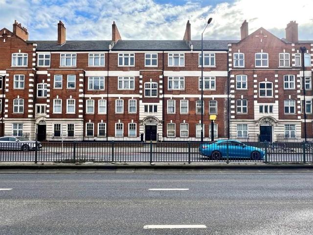 3 bedroom flat for sale