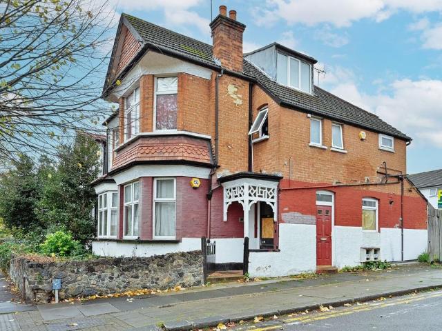3 bedroom flat for sale