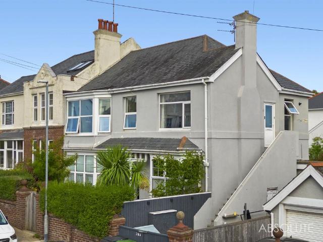 3 bedroom flat for sale