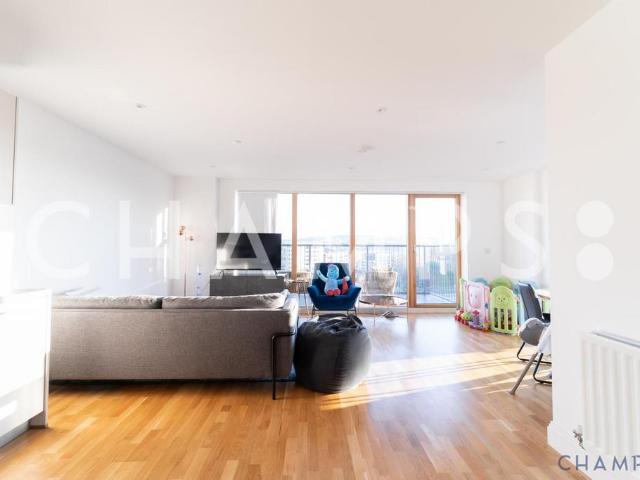 3 bedroom flat for sale