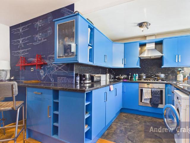 3 bedroom flat for sale