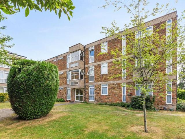 3 bedroom flat for sale