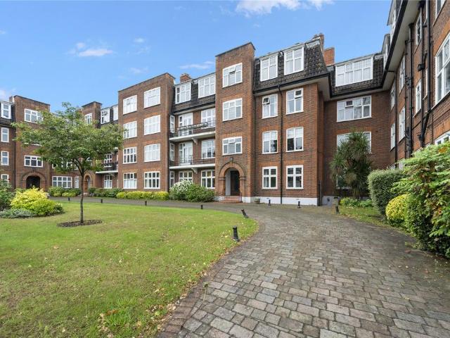 3 bedroom flat for sale