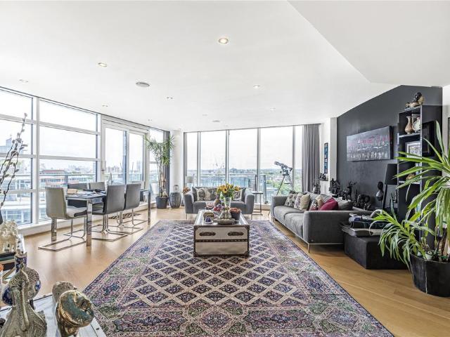 3 bedroom flat for sale