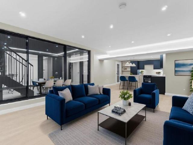 3 bedroom flat for sale