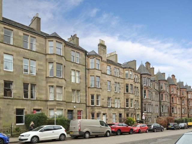 3 bedroom flat for sale
