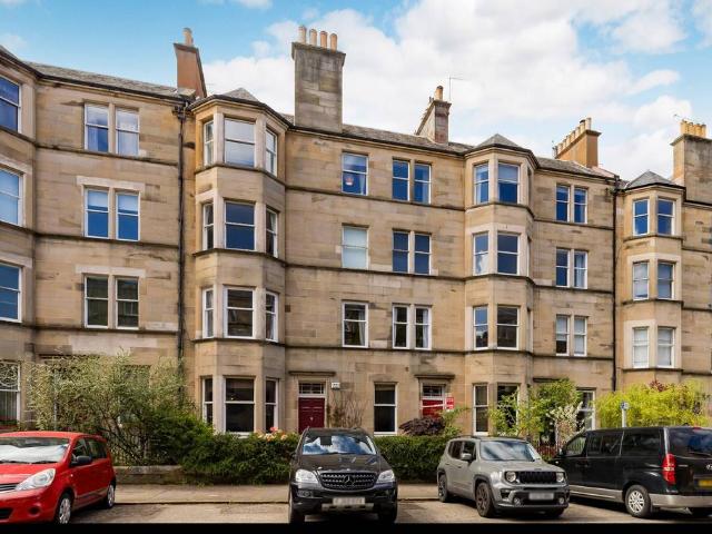 3 bedroom flat for sale