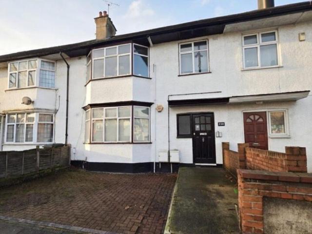 3 bedroom flat for sale