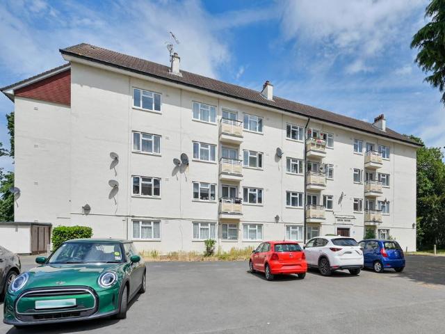 3 bedroom flat for sale