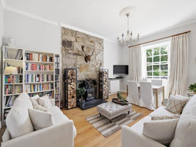 3 bedroom flat for sale