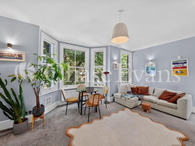 3 bedroom flat for sale