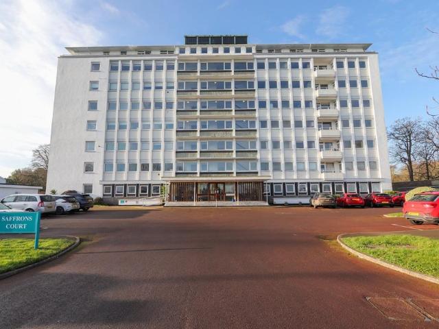3 bedroom flat for sale