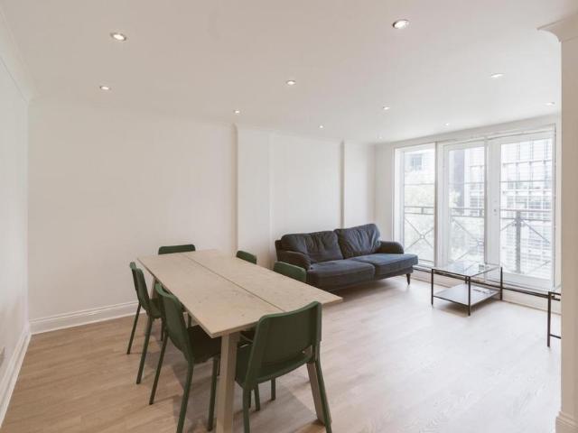 3 bedroom flat for sale