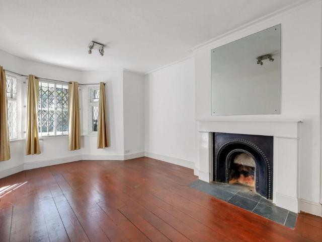 3 bedroom flat for sale