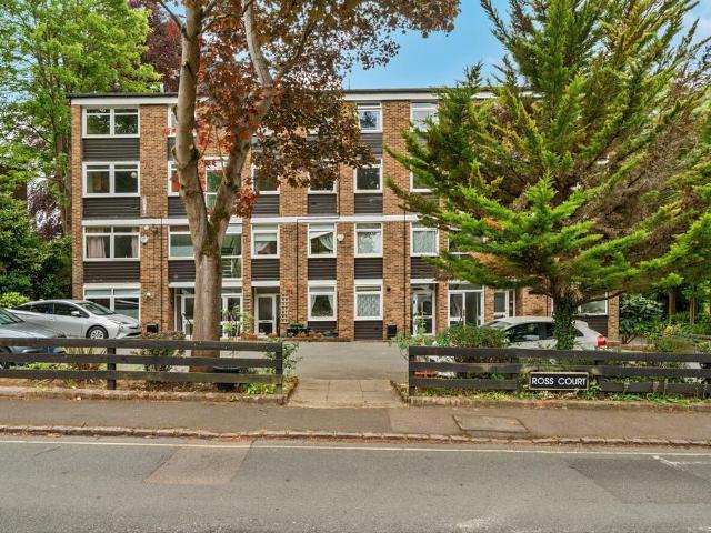 3 bedroom flat for sale