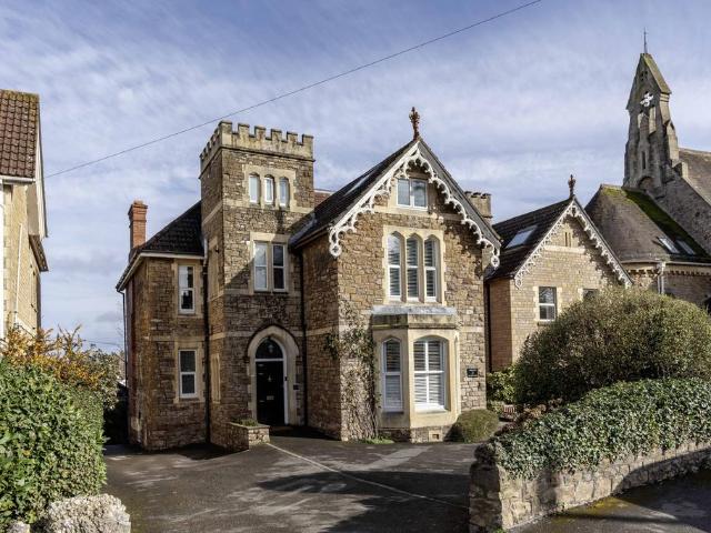 3 bedroom flat for sale