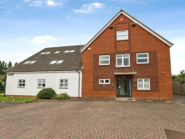 3 bedroom flat for sale