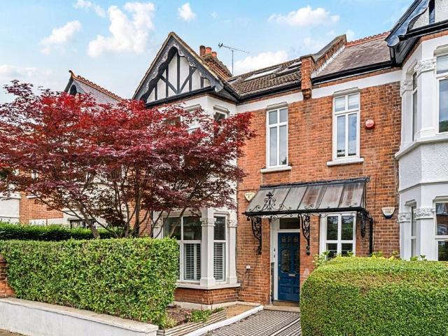 3 bedroom flat for sale