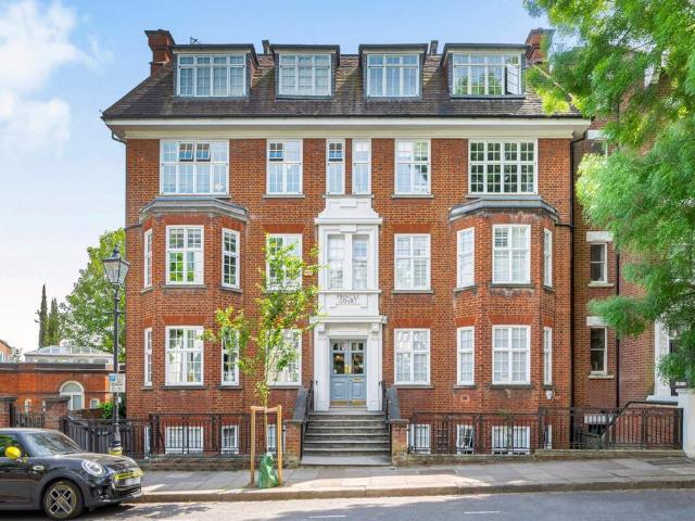 3 bedroom flat for sale