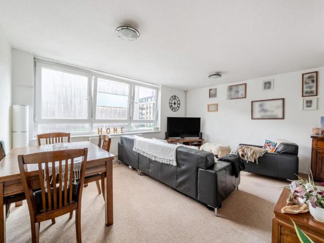 3 bedroom flat for sale
