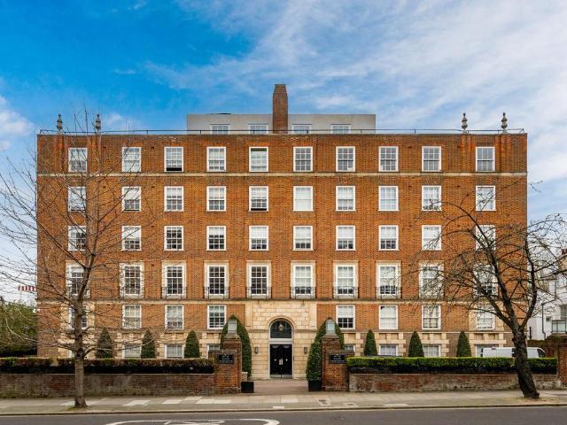 3 bedroom flat for sale