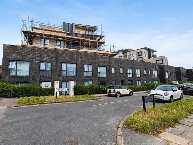 3 bedroom flat for sale