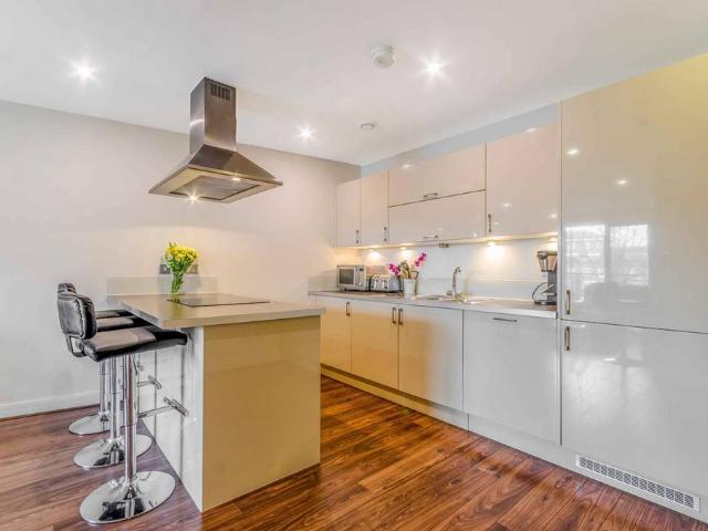 3 bedroom flat for sale