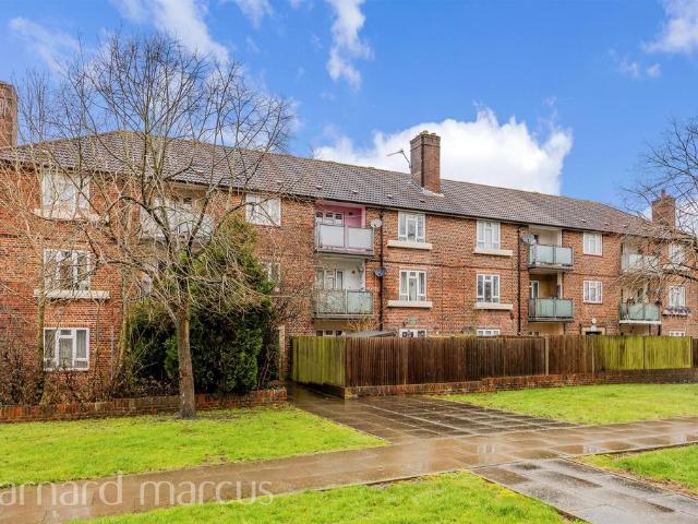 3 bedroom flat for sale