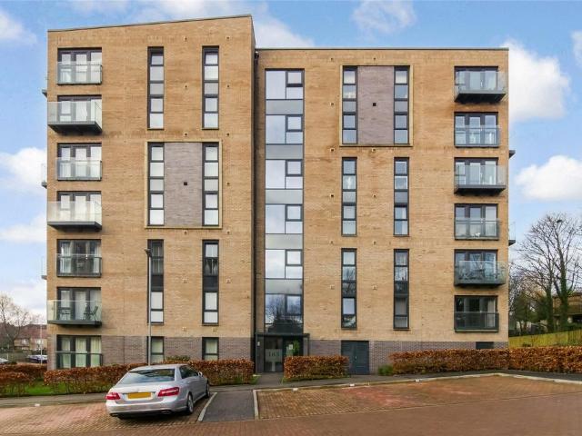 3 bedroom flat for sale