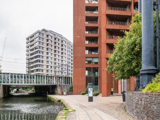 3 bedroom flat for sale