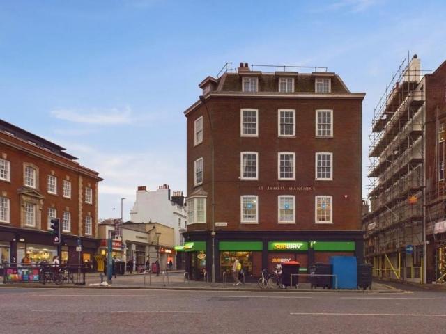 3 bedroom flat for sale
