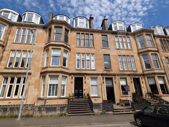 3 bedroom flat for sale