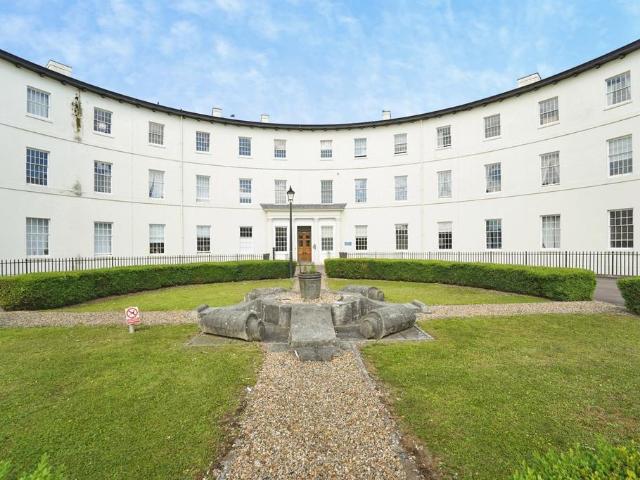 3 bedroom flat for sale