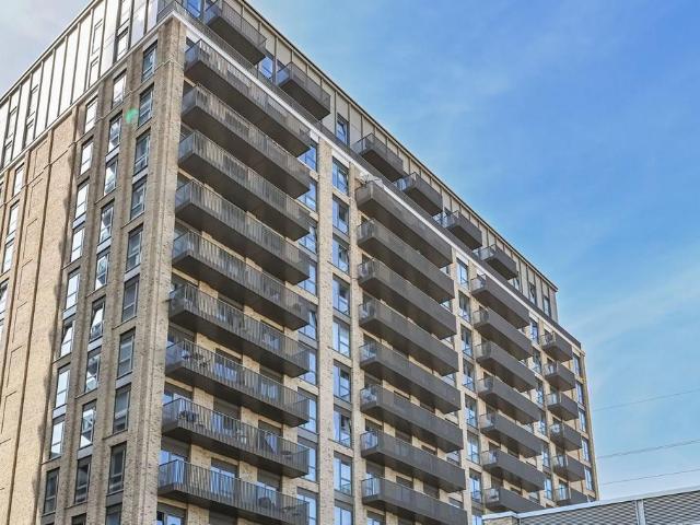 3 bedroom flat for sale