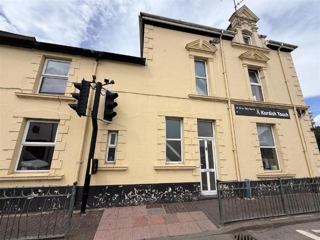 3 bedroom flat for sale