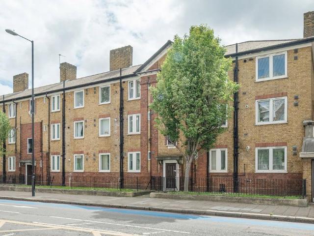 3 bedroom flat for sale